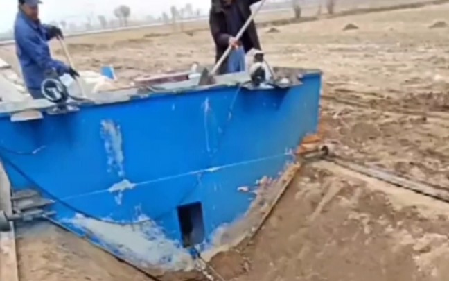 现浇式渠道成型机 水利工程灌溉渠道衬砌机 边沟水渠成型机厂家定制...