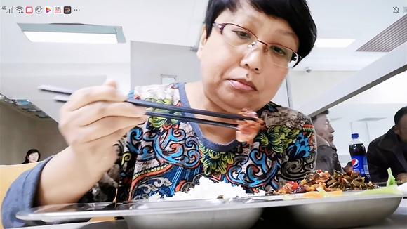 尿毒症妈妈今天要抽4管血,透析时取血少扎一针,多吃牛头肉补补