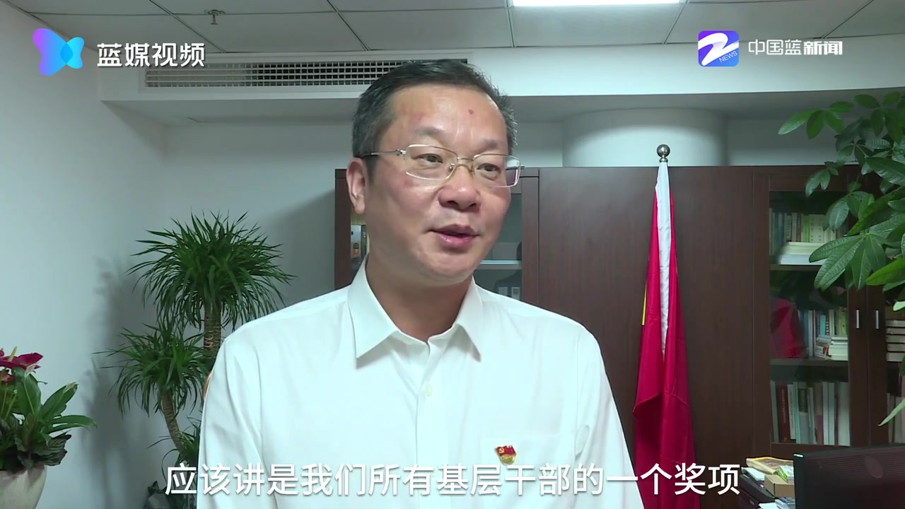 载誉归来!全国抗疫先进个人周鹏受到热烈欢迎