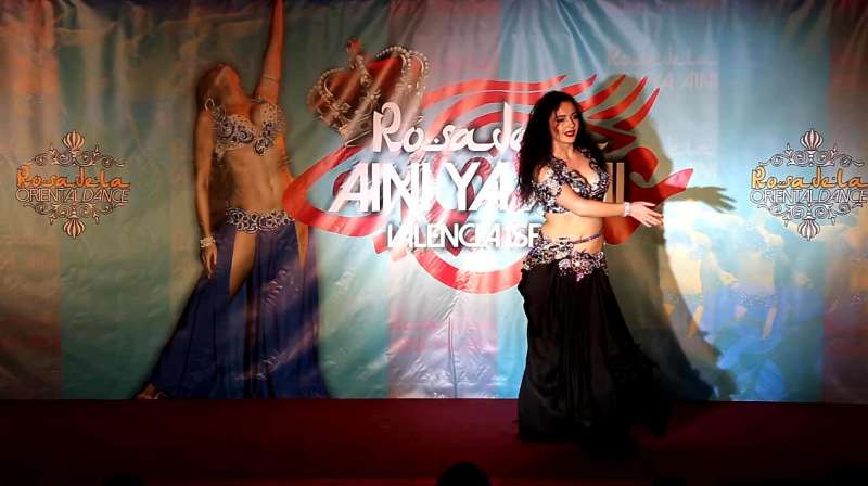 国外肚皮舞大师的表演,果然与众不同,一场极好的视觉享受!