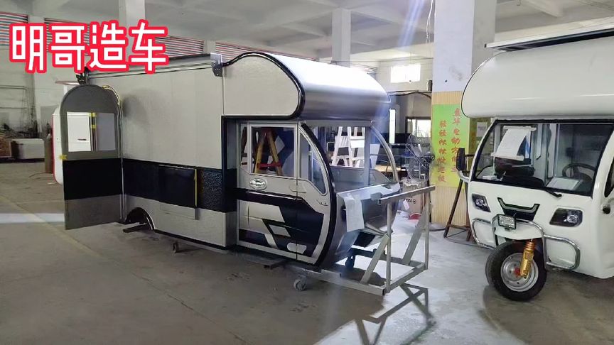 三轮房车订单不断,天气冷了都想去南方暖和,各种样式房车都有