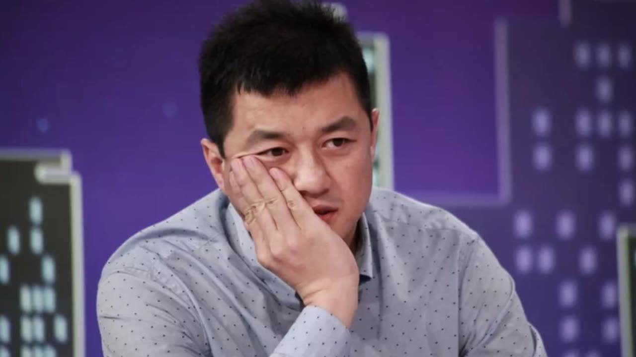 李亚鹏分享小女儿萌态,夏夏第一次握笔写字,老父亲竖大拇指猛夸