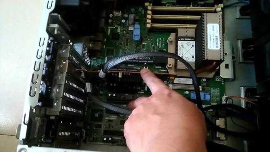 看看几万块的IBM服务器长啥样