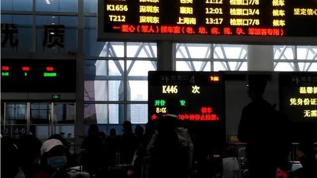 坐火车回去家,不回家好像没过年