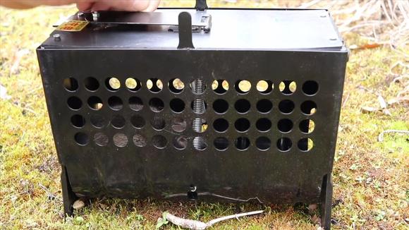 美国大叔用700多块钱的红外线老鼠夹捕鼠,网友:设计挺人道的!