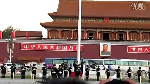 天安门看升旗,原来国旗升到旗杆顶端要放三遍国歌!