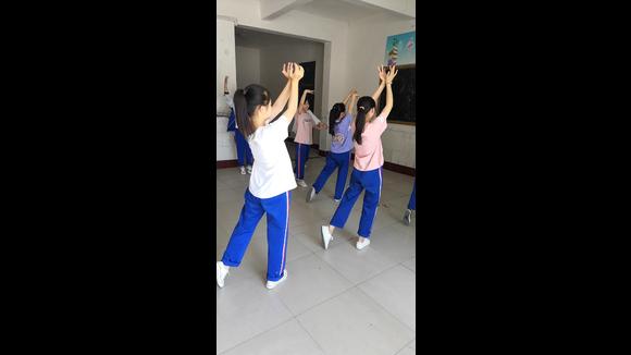 小学生舞蹈练习,准备参赛