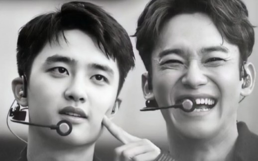 DO非常认真的在看队友唱歌好可爱,金钟大这首歌我也就听了亿遍