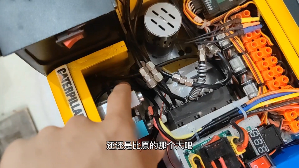 最容易爆管的小臂给它换上高压管和不锈钢套管