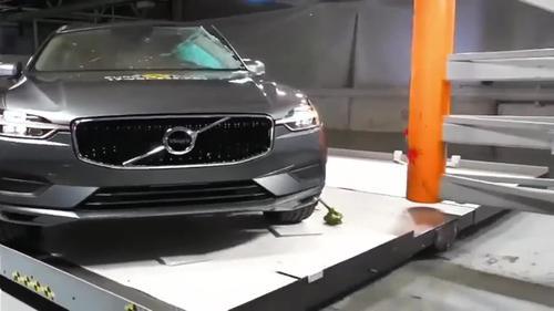 沃尔沃XC60碰撞测试,最安全汽车实至名归