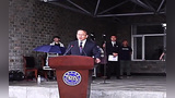 【辽宁】史上最帅致辞!开学典礼突降大雨 校长扔掉演讲稿:只讲4句话