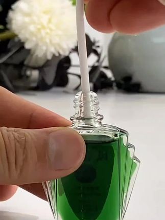 ...买一些挥发棒插花露水里就能时刻闻到花露水的味道了,净化空气的同...