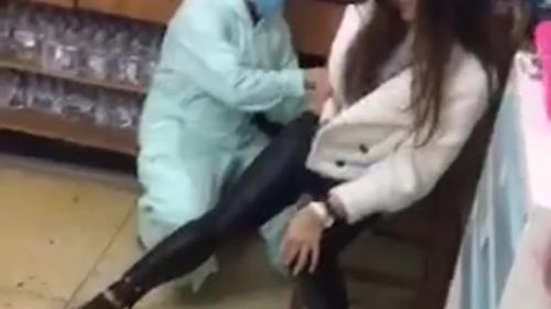 带媳妇去医务室打针,看她这娴熟的姿势,小时候应该没少在医务室打针吧