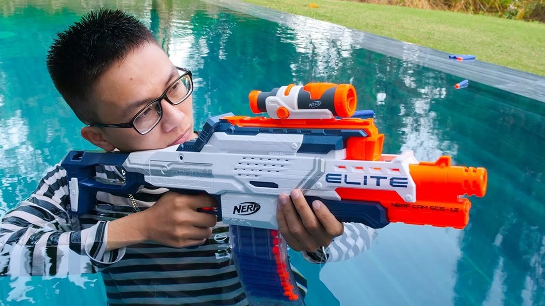   真人CS:第一人称射击,吃鸡小子的野外吃鸡站