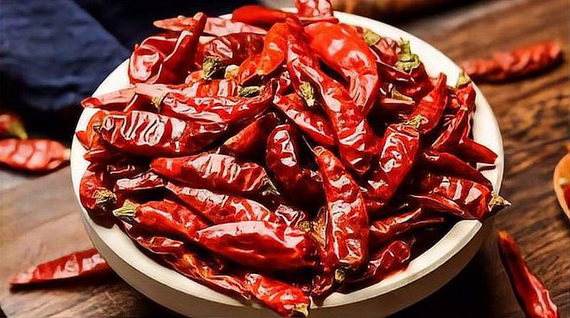 高血压不稳,牢记:少吃3种食物,避免心跳加快、血管收缩!
