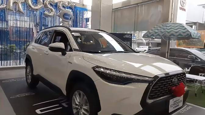 新款丰田卡罗拉Cross混动版亮相,这颜值内饰怎么样