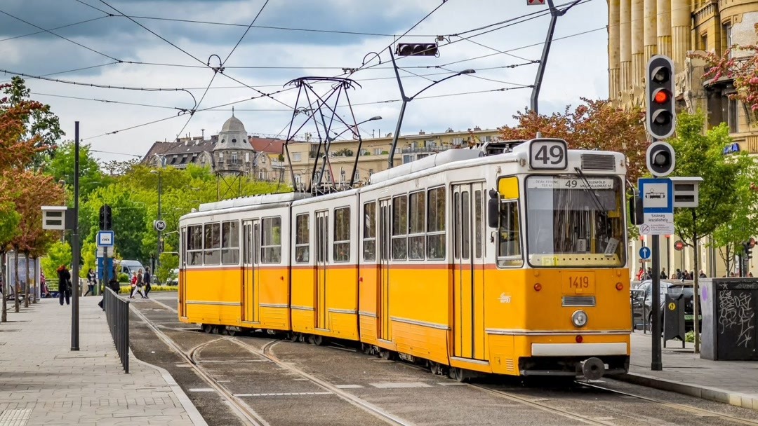 世界上有轨电车使用率最高的城市,城中布满电轨,年载客量上亿!
