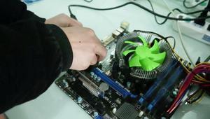 小伙发明电脑检测仪,80多个硬件1秒探测故障,宅男逆袭当老板