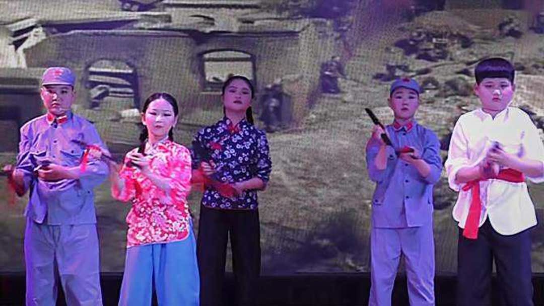 小学生表演群口快板《宋家庄大战》,有情节有人物,展现多彩演技