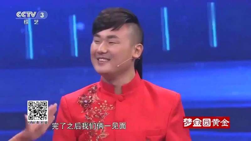 夫妻演员上台,带来传统四大乐器之一的管子,演绎篱笆墙的影子啊