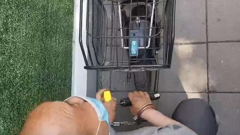 果然视频|十几秒打开电动车锁,这个贼把民警都震惊了