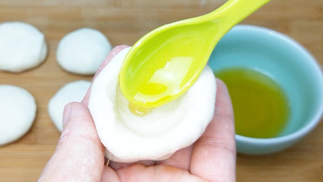 面粉最新吃法,一个你最想不到的做法,吃一次就上瘾,后悔才知道