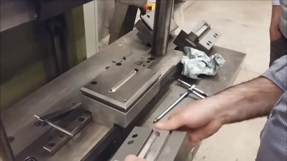 简易百叶窗模具的安装与使用