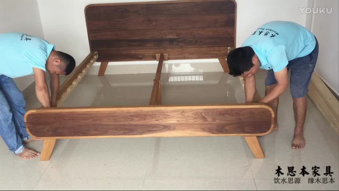 时尚黑胡桃木实木床安装视频
