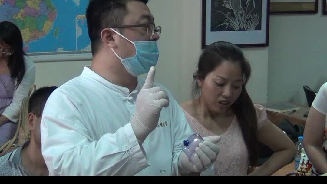 放血疗法现场操作视频