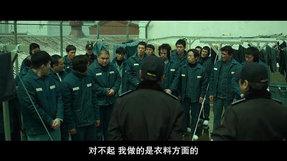 检察官被陷害入狱,在狱中受尽欺负,运用自己的本事,很快成为狱