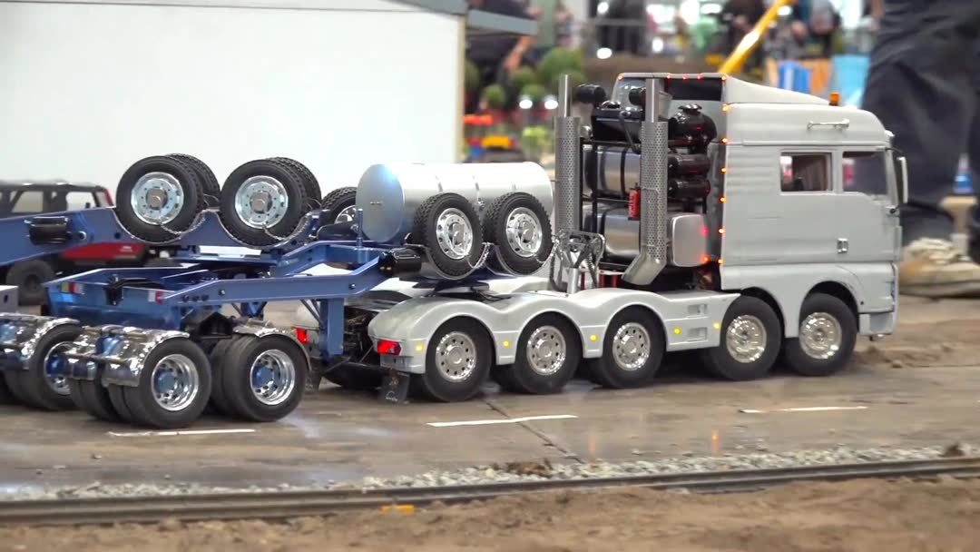 『RC模型』,我想知道,这里的卡车头,1000块能买来不!