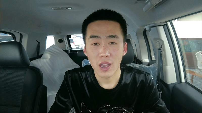 60万买什么商务车？丰田塞纳奔驰威霆选哪个？我来告诉你