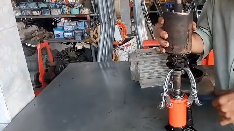 牛人用千斤顶制作的液压拉拔器真让人爱不释手,太好使了