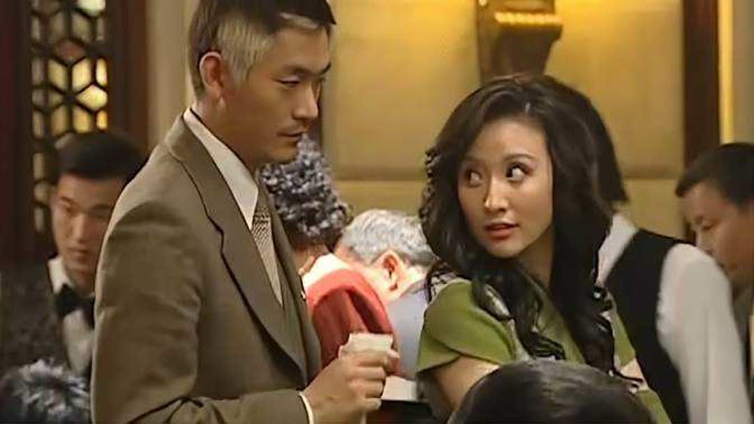 蓝色档案:特工找到女上司,一个摸肩的动作,秒懂重要情报已到手