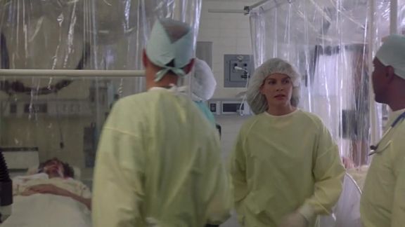 灾难片:有人患不明疾病,立刻引起专家警觉,可能是致命病毒