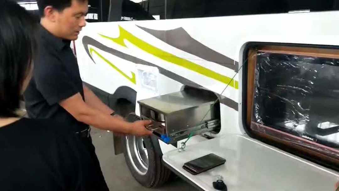 依维柯欧胜B型房车外置厨房展示