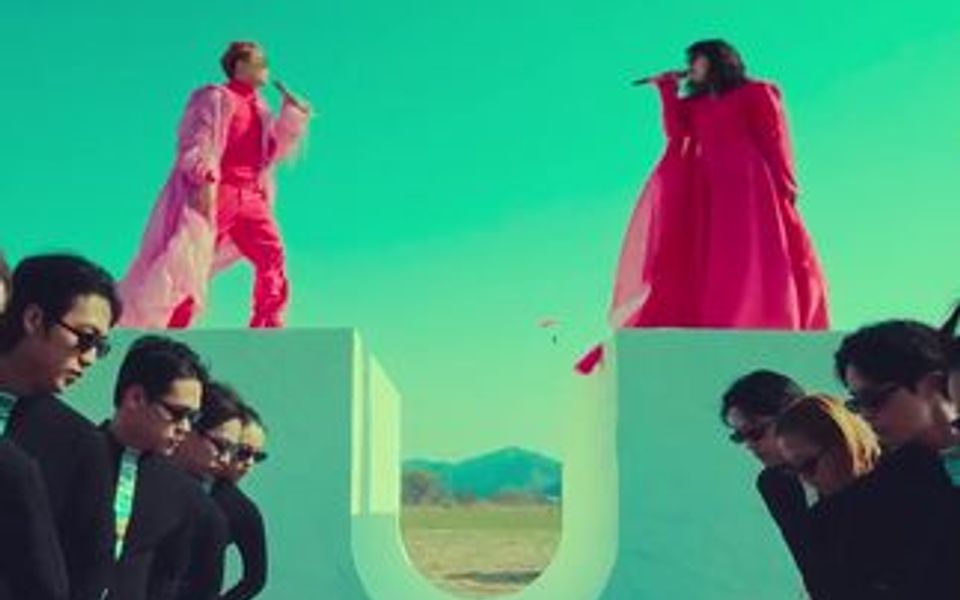 杀疯了杀疯了!20天,百位位舞蹈演员,跳伞员精准降落!