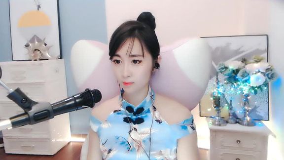 美女翻唱《过客》你只是一个过客!从我的世界路过!