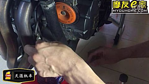 《天涯机车》天涯叔教你如何清洗黄龙600排气氧传感器 发动机怠速...