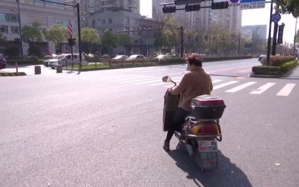 [幼儿园][交通安全宣教视频]农村电动自行车防御性驾驶安全提示