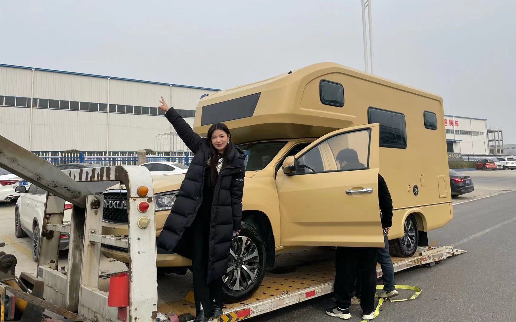 恭喜许总喜提T70四驱房车!无后床布局大空间!浪迹天涯首选!