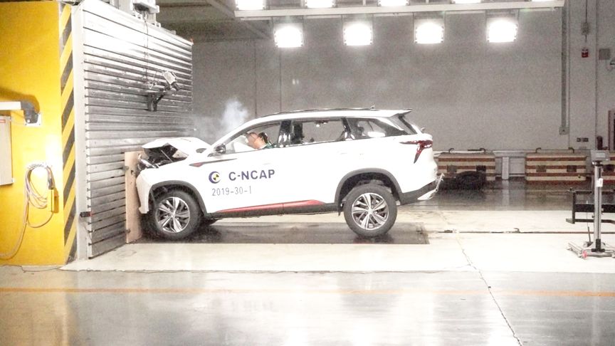 长安CS75PLUS时速50公里正面碰撞评测