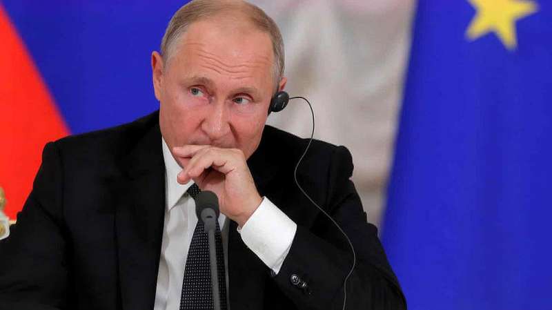 普京最新民调下跌近一半,克宫公开表态,普京:修宪要全民决定