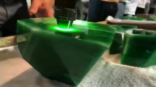 过亿人民币的原石翡翠,长见识了