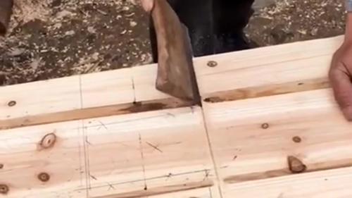 快要失传的老手艺,木匠开燕尾槽,会的人不多了