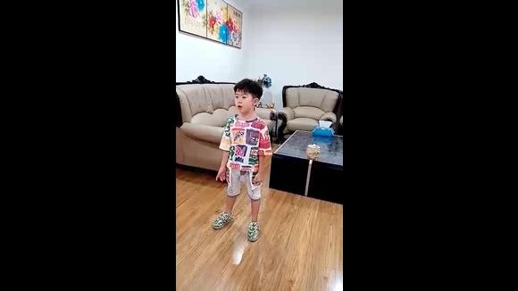 四岁学朗诵是什么样?还没长大的悉尼娃王张子珏说《我长大了》