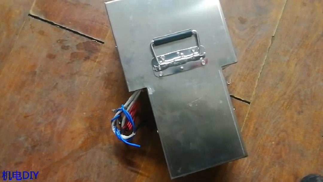 自制60V45安时电动车锂电池!接上无刷电机试试效果
