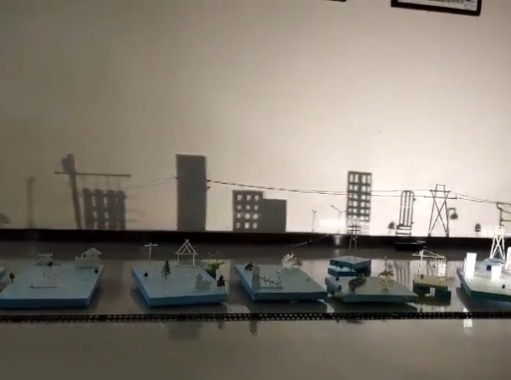 ...在校生设计的毕业作品!主题是人类的建设对自然的破坏,提倡保护环境!