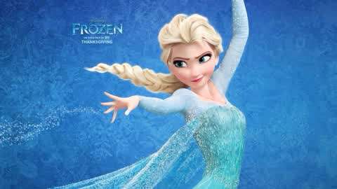 艾莎公主释放天性,在雪峰上用魔法构建自己的冰雪城堡