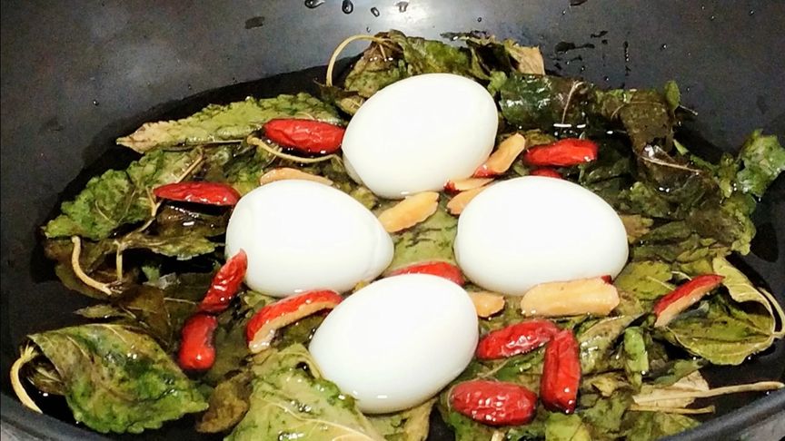 桑叶又被称为“神仙叶”,用它来煮鸡蛋,没想到作用这么厉害,赞